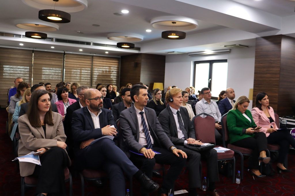 KOMF mbajti tryezën me temën "Projektligji për Shërbime Sociale dhe ...